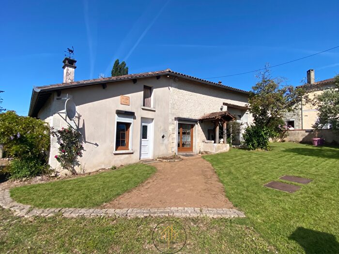 Chalais - Maison 7 pièces à vendre