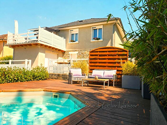 Maison 5 pièces à Châlus, à vendre