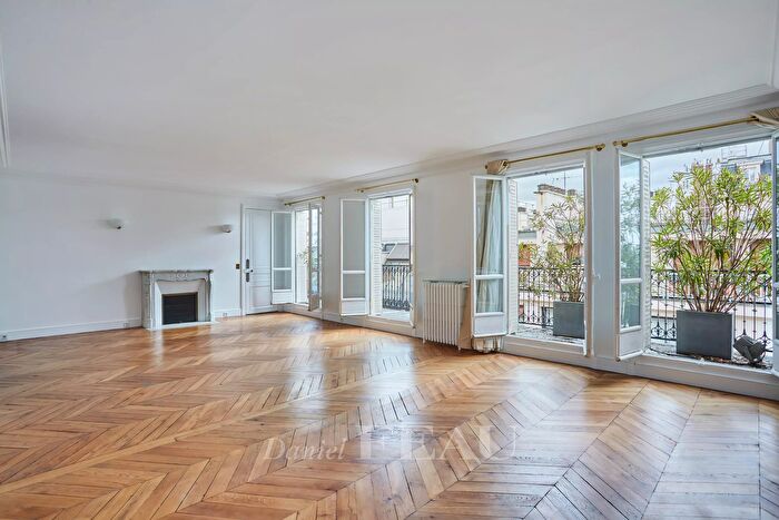 Appartement à louer - Paris e , Chaillot - 6 pièces - 3 chambres