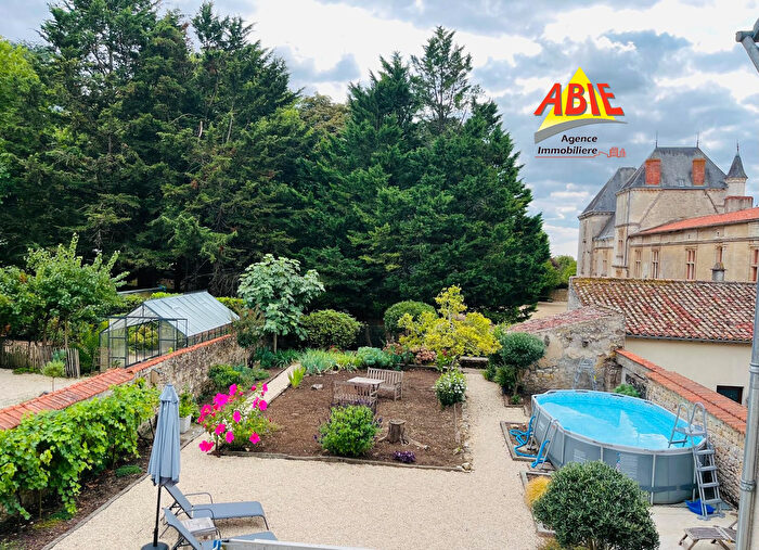 Maison à vendre - Coulonges-sur-lAutize - 6 pièces - 4 chambres