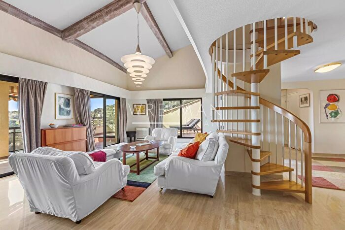 Appartement à vendre - Mougins, Le Colombier, Colombe, Cabrières, Le Bordé - 5 pièces - 2 chambres