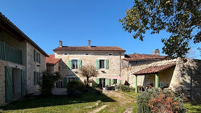 Maison à vendre - Charras - 12 pièces - 4 chambres