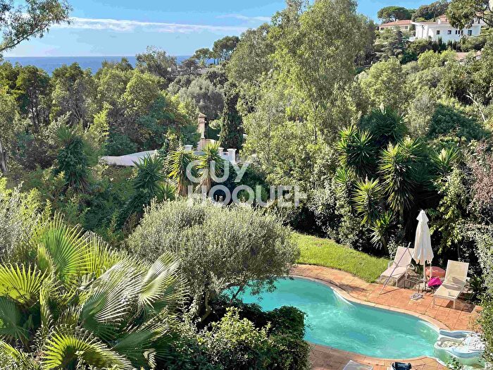 Maison à vendre - La Croix-Valmer - 8 pièces - 6 chambres