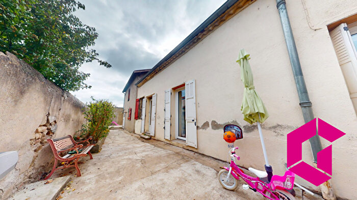 Maison à vendre - Issoire - 6 pièces - 4 chambres