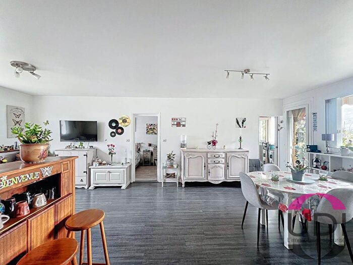 Appartement à vendre - Ballancourt-sur-Essonne - 4 pièces - 2 chambres