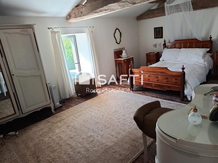 Saint-Pierre-du-Chemin : Maison 7 pièces à vendre
