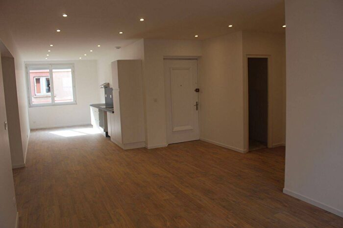 Appartement à louer - Centre Ville Est, Bourgoin-Jallieu - 4 pièces - 3 chambres