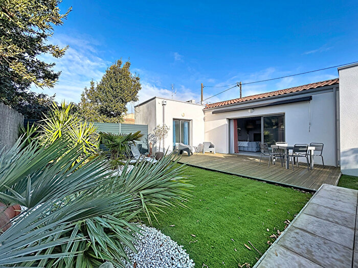 Rochefort, Faubourg Nord, Stade Philaudrie : Maison 5 pièces à louer