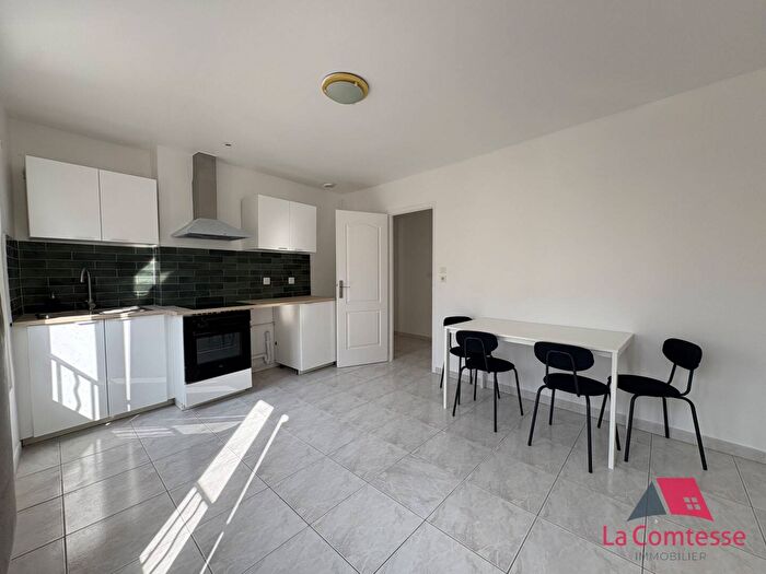 Centre Ville, Aubagne : Appartement 3 pièces à louer