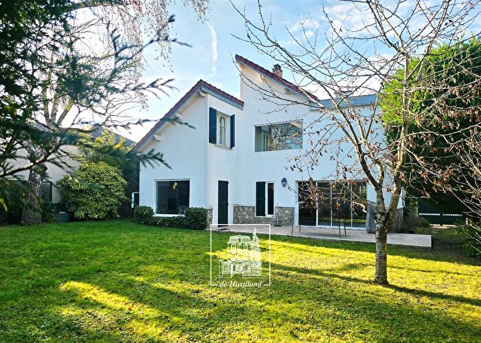 Maison à louer - La Celle-Saint-Cloud, La Chataigneraie - 7 pièces - 4 chambres