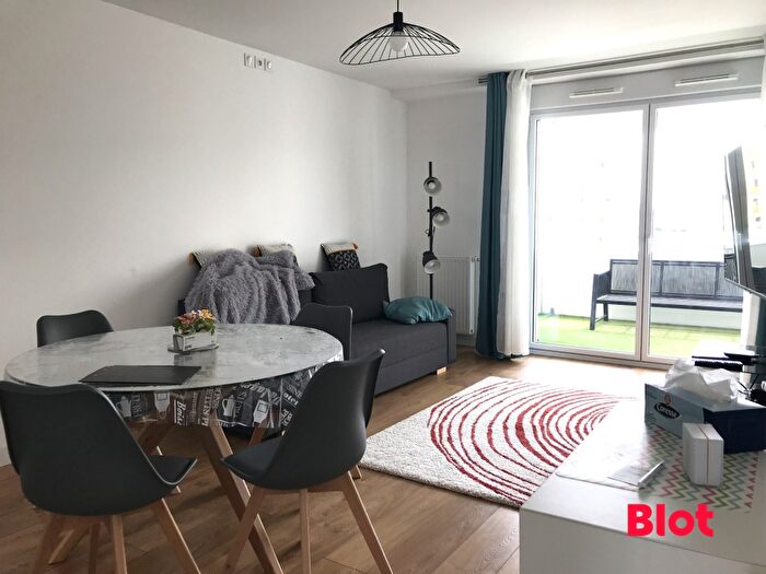 Appartement à louer - Quartiers Nord-Est, Jeanne dArc - 3 pièces - 2 chambres