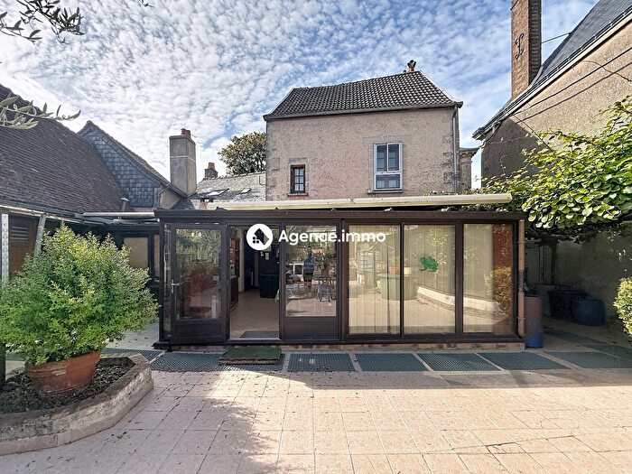 Maison 10 pièces à vendre à Neuvy-le-Roi