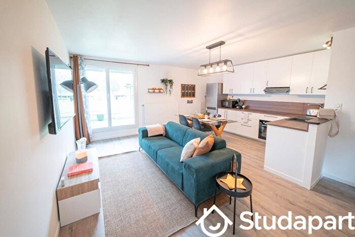 Appartement à louer - Ville Nouvelle-Centre Est, Noisiel - 1 pièce - 2 chambres