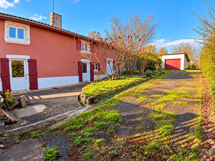 Roumazières-Loubert : Maison 3 pièces à vendre