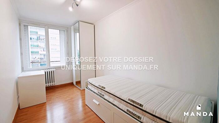 Appartement à louer - Vitry-sur-Seine, Huit Mai - 5 pièces - 4 chambres
