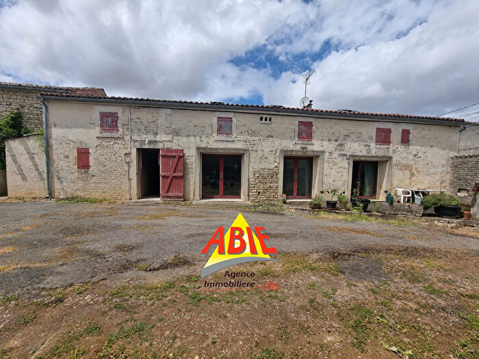 Maison 8 pièces à Saint-Pompain, à vendre