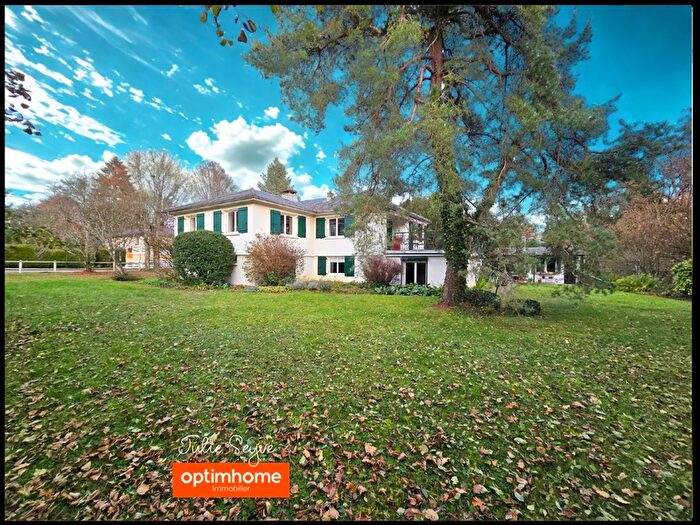 Maison à vendre - Saint-Genis-Pouilly - 8 pièces - 6 chambres