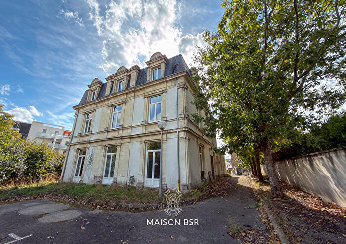 Nantes, Hauts-Pavés, Saint-Pasquier, Saint-Félix, Université : Maison 19 pièces à vendre