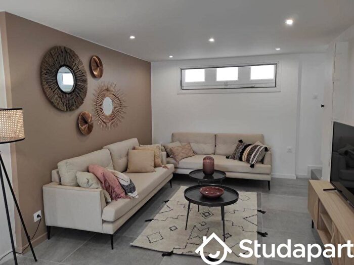 Appartement à louer - Petit Ronchin - 1 pièce - 6 chambres