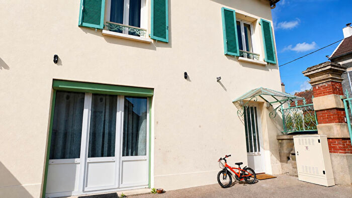 Maison 5 pièces à Nézel, à vendre