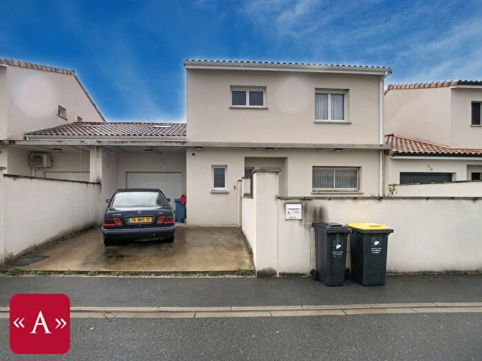 Maison à louer - Saint-Sulpice-la-Pointe - 5 pièces - 4 chambres