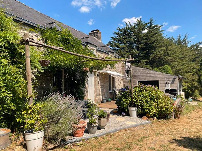 Maison 9 pièces à Saint-Nicolas-du-Pélem, à vendre