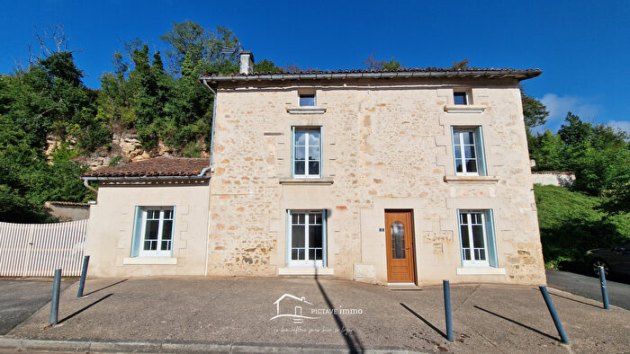 Maison à vendre - Lusignan - 6 pièces - 4 chambres