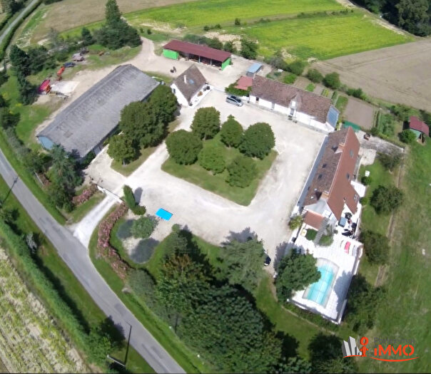 Maison à vendre - Dammarie-en-Puisaye - 12 pièces - 7 chambres