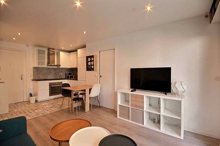 Appartement à louer - Hôtel de Ville, Courbevoie - 1 pièce