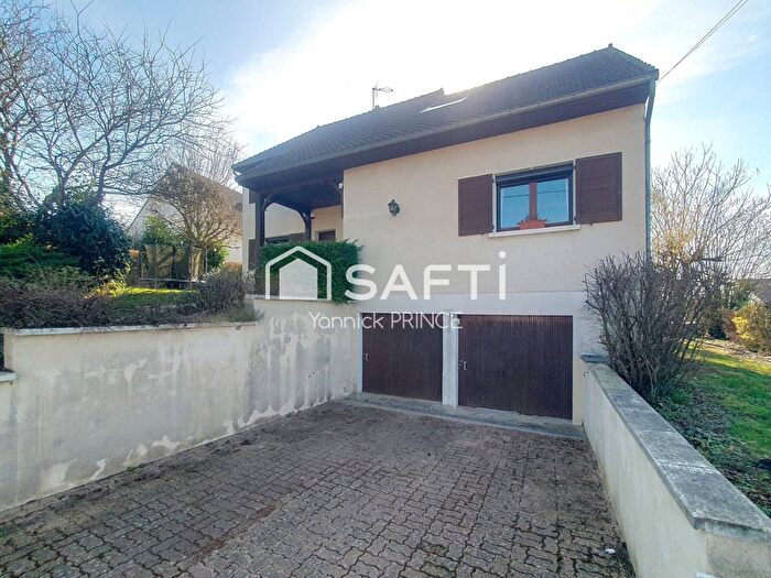 Maison à louer - Courgenay - 8 pièces - 5 chambres