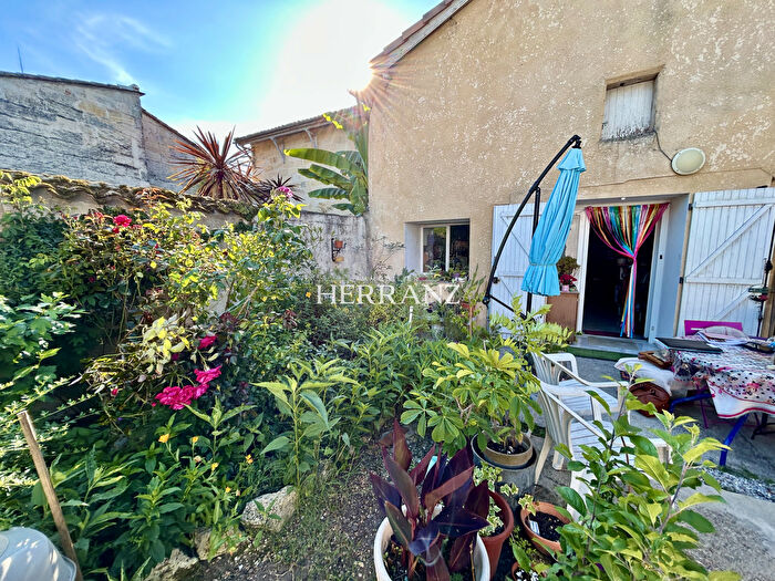 Maison à vendre - Saint-Denis-de-Pile - 4 pièces - 3 chambres