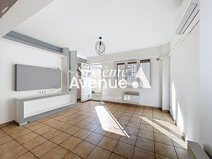 Appartement à louer - Décines-Charpieu, La Soie Montaberlet - 2 pièces - 1 chambre