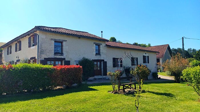 Maison à vendre - Verteillac - 9 pièces - 4 chambres