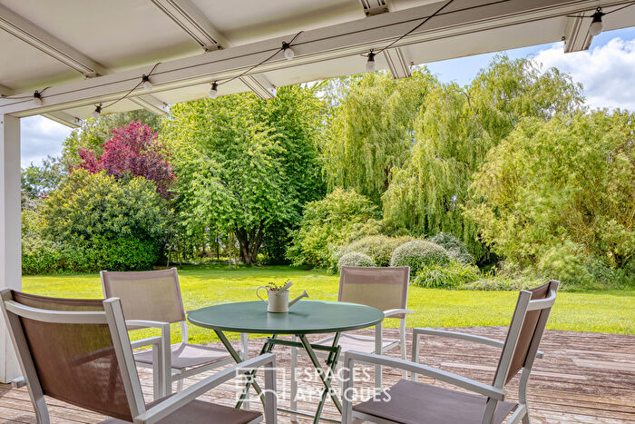 Saint-Léger-de-Rôtes : Maison 6 pièces à vendre
