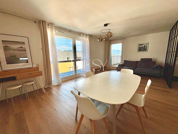 Nord Est, Saint-Julien-en-Genevois - Appartement 4 pièces à louer