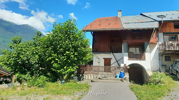 Maison 4 pièces à vendre à Cevins