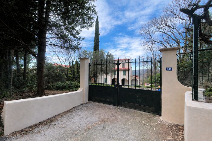 Maison à vendre - Aubagne, Longuillar, Perussone, Charrel - 7 pièces - 3 chambres