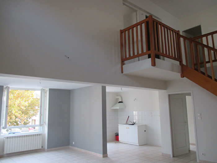 Appartement à louer - Caussade - 4 pièces - 3 chambres