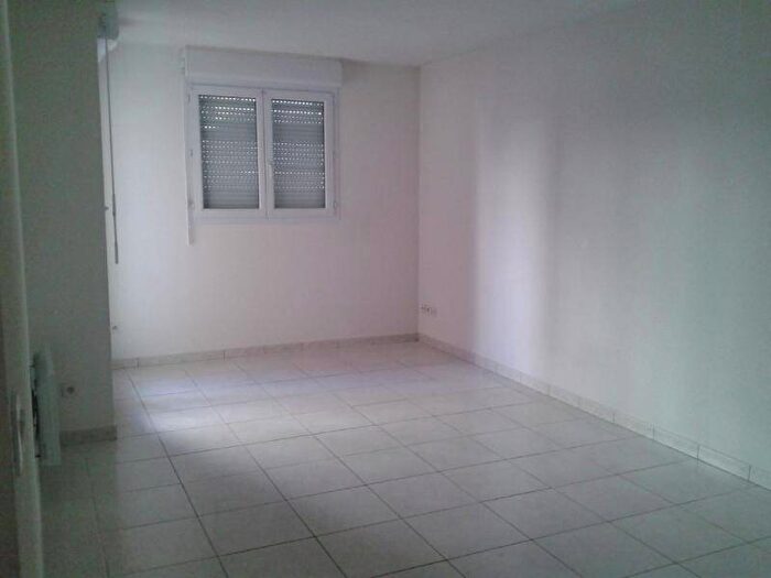 Appartement à louer - Du Guesclin, Béziers - 2 pièces - 1 chambre