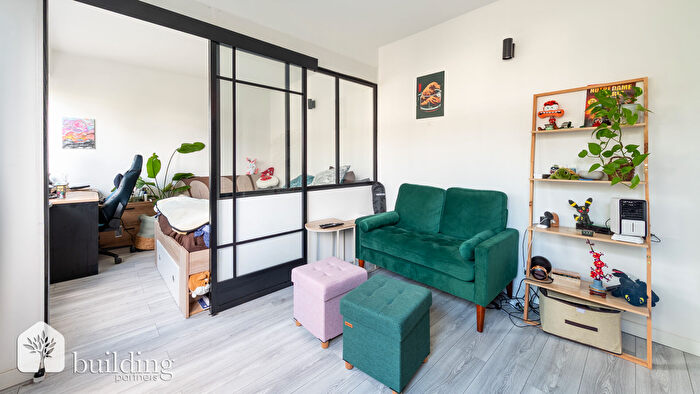 Courbevoie, Bécon : Appartement 2 pièces à vendre