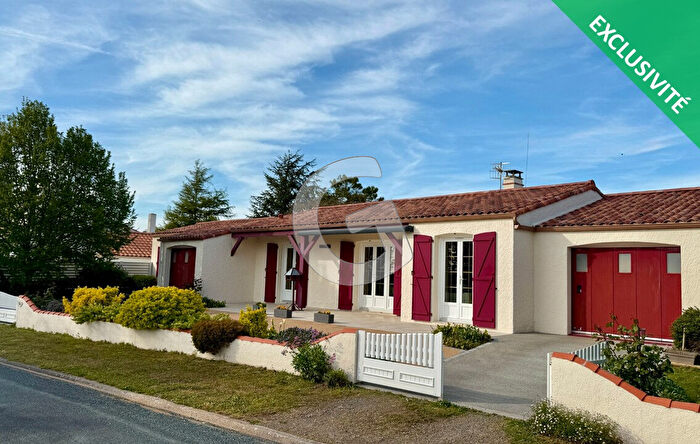 Maison 4 pièces à Angles, à vendre