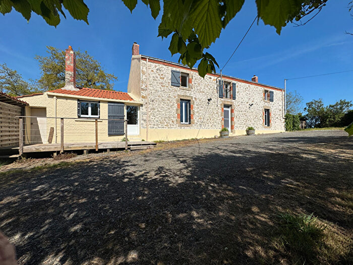 Maison à vendre - Aizenay - 6 pièces - 4 chambres
