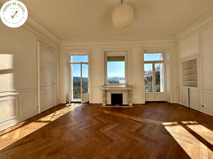 Appartement à louer - Pau, Centre-ville - 5 pièces - 4 chambres