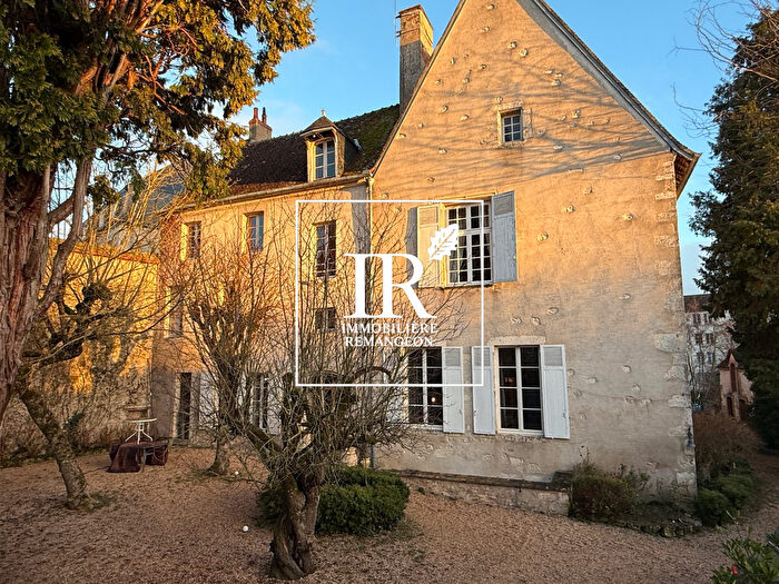 Maison 12 pièces à Mehun-sur-Yèvre, à vendre