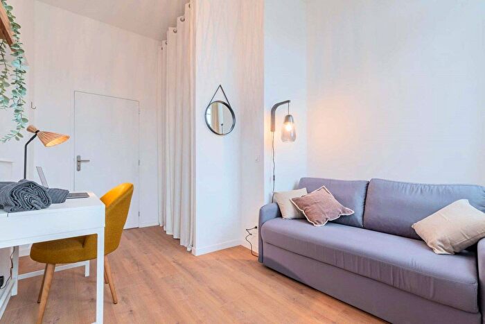 Appartement à louer - Centre-Neuf Bourg-Quesnoy-Delsaux-Musée-Cannoniers-Gare, Valenciennes - 1 pièce