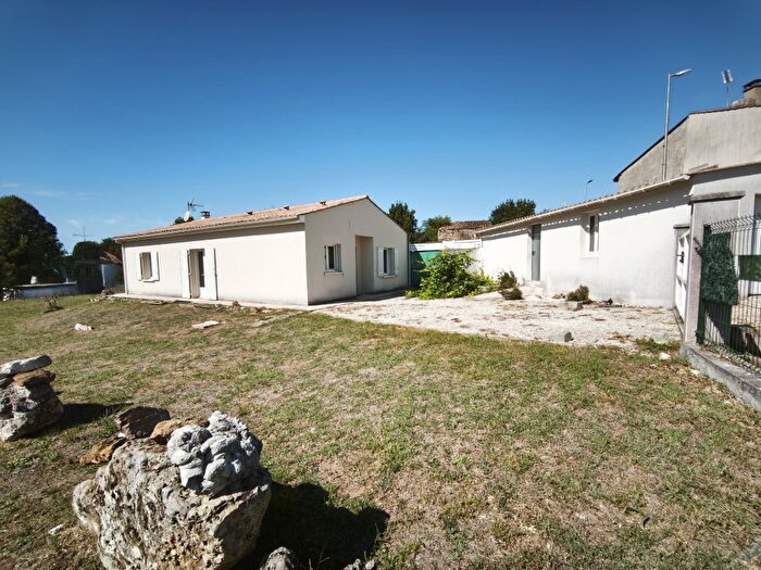 Maison 3 pièces à Saint-Germain-de-Lusignan, à vendre