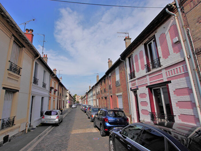 Maison à vendre - Saint-Denis, Sémard, Delaune, Guynemer - 4 pièces - 3 chambres