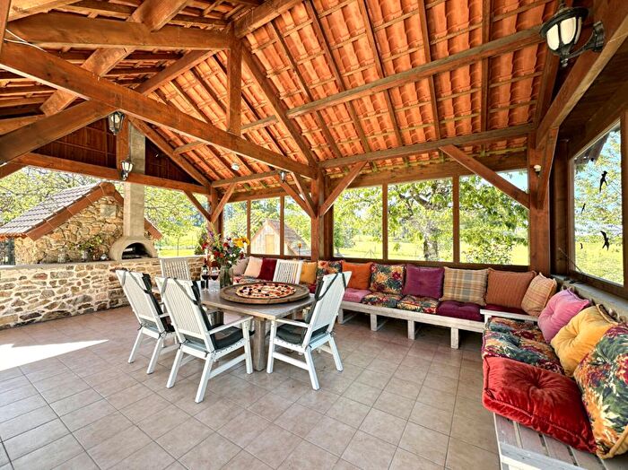 Maison à vendre - Thiviers - 9 pièces - 6 chambres