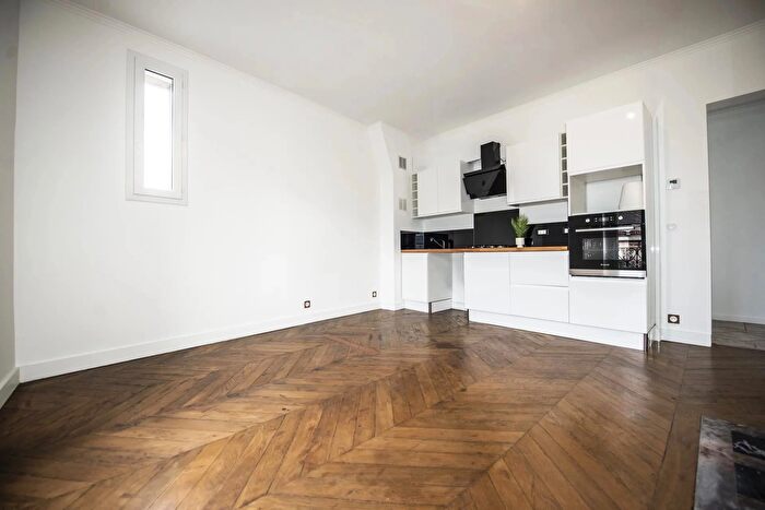 Paris 8ème, Mairie : Appartement 2 pièces à vendre