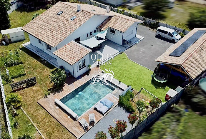 Maison à vendre - Biganos - 6 pièces - 5 chambres